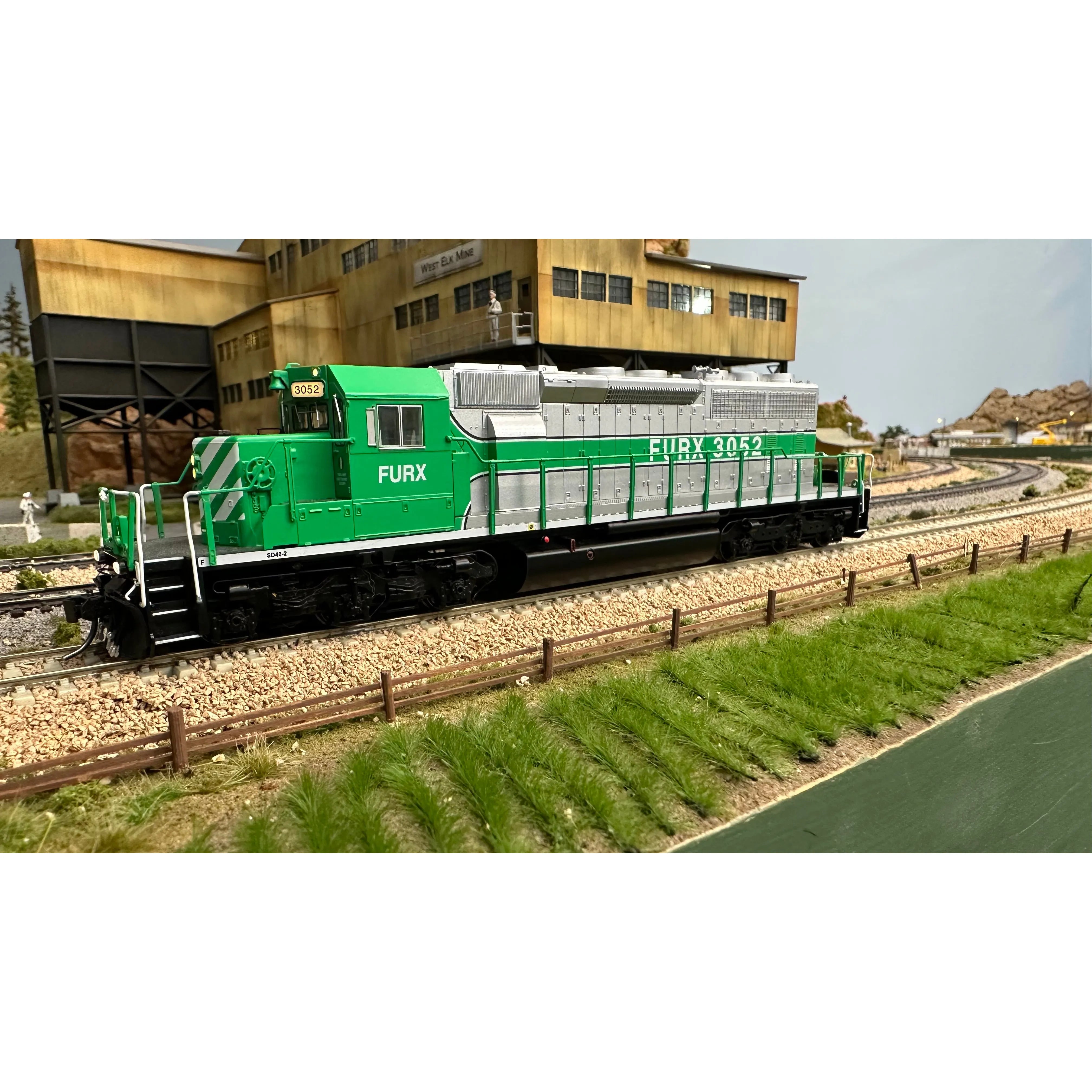 Bowser, HO Scale, 25060, GMD SD40-2 Locomotive, First Union, #3052, St ...